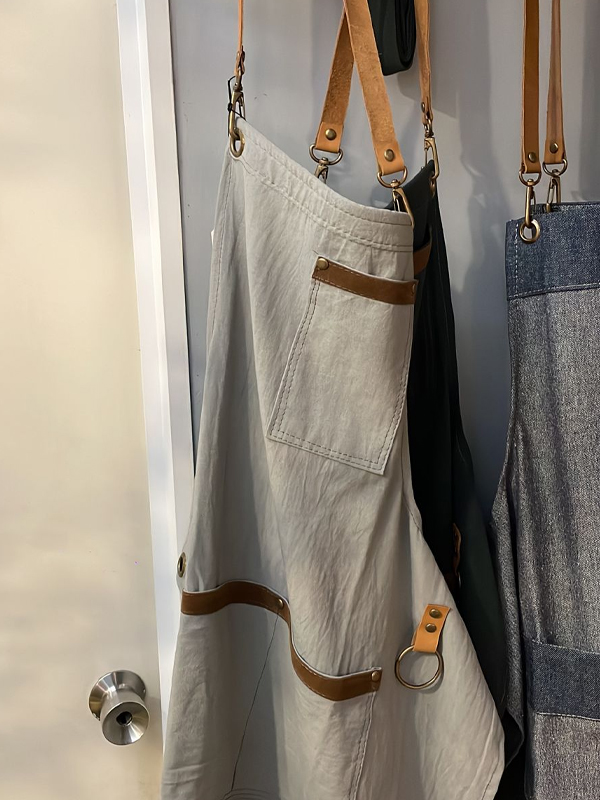 Delantal con tiras cuero, gris – Component New House